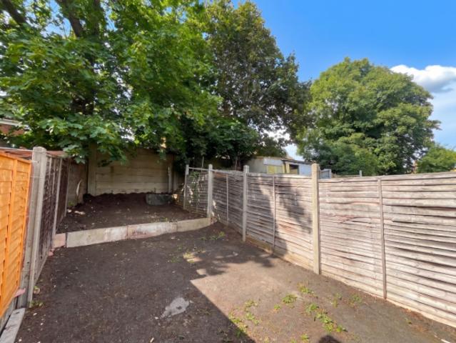 2 bedroom terraced house for sale in Curzon Road, Luton, Bedfordshire, LU3 1BG, LU3
