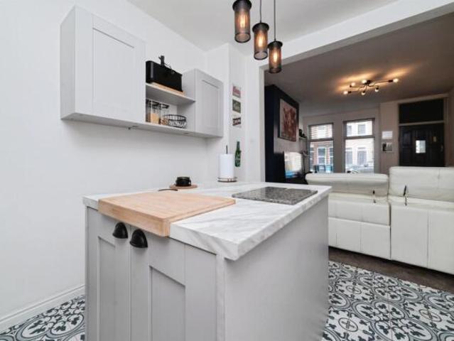 2 bedroom terraced house for sale in Cyprus Street, Hull, HU9
