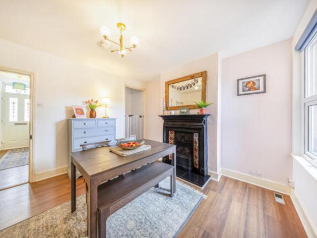 2 bedroom terraced house for sale in Amherst Road, Reading, RG6