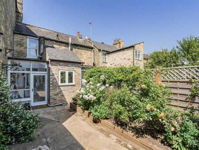 2 bedroom terraced house for sale in Ainsworth Street, Cambridge, CB1