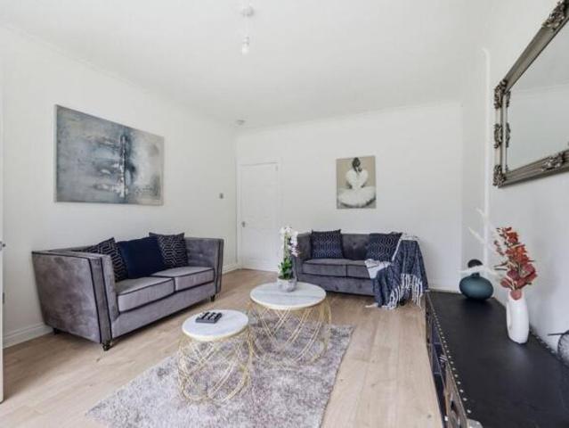 2 bedroom terraced house for sale in Alyth Crescent, Clarkston, G76