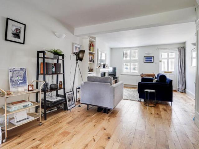 2 bedroom terraced house for sale in Albert Street, St. Albans, Hertfordshire, AL1