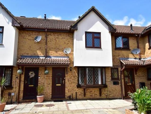 2 bedroom terraced house for sale in Alder Walk, WD25