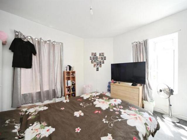 2 bedroom terraced house for sale in Arthur Street, Luton, LU1
