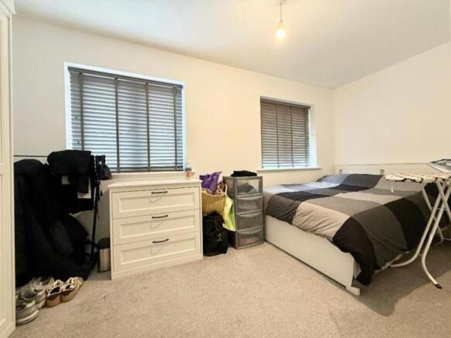 2 bedroom terraced house for sale in Arundel Road, Luton, LU4
