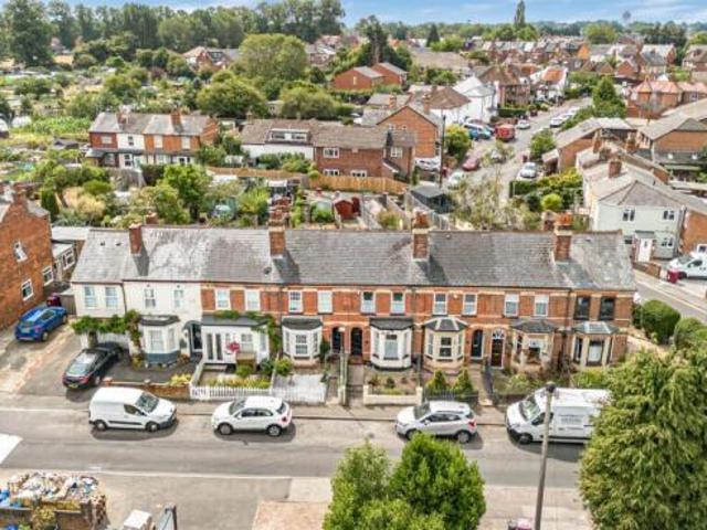 2 bedroom terraced house for sale in Armour Hill, Tilehurst, Reading, RG31