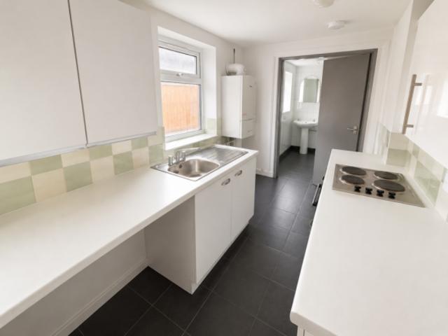 2 bedroom terraced house for sale in Ashton Road, Luton, Bedfordshire, LU1 3QE, LU1