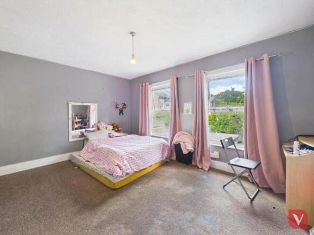 2 bedroom terraced house for sale in Ashton Road, Luton, LU1
