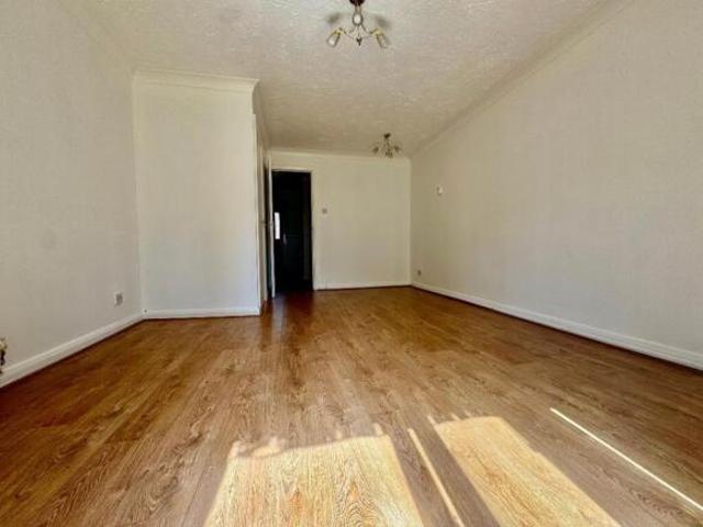 2 bedroom terraced house for sale in Bowbrookvale, Luton, LU2