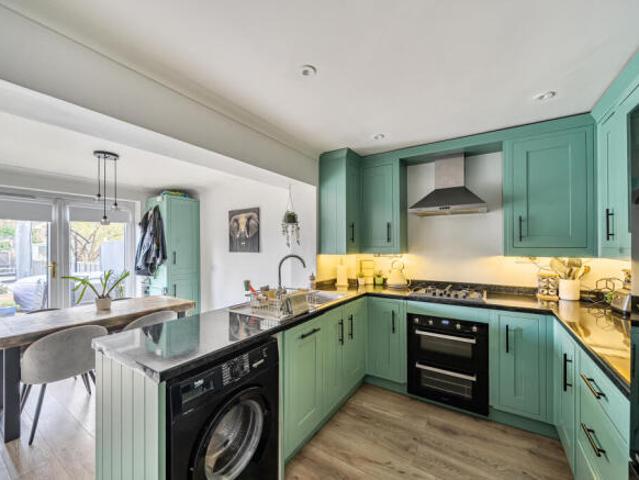 2 bedroom terraced house for sale in Bayleaf Avenue, Woodhall Park, Swindon, SN2