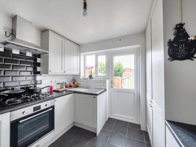 2 bedroom terraced house for sale in Bayleaf Avenue, Woodhall Park, Swindon, SN2