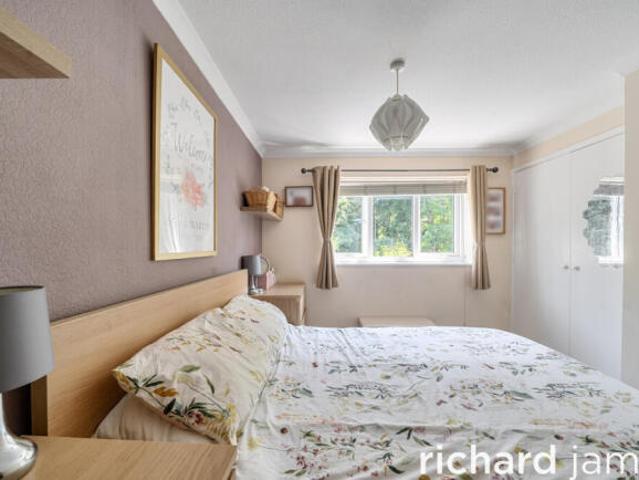 2 bedroom terraced house for sale in Bayleaf Avenue, Woodhall Park, Swindon, SN2