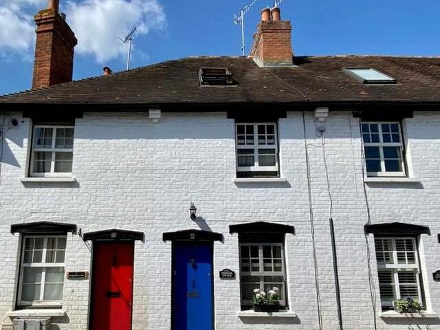 2 bedroom terraced house for sale in Badgemore Lane HenleyonThames RG9