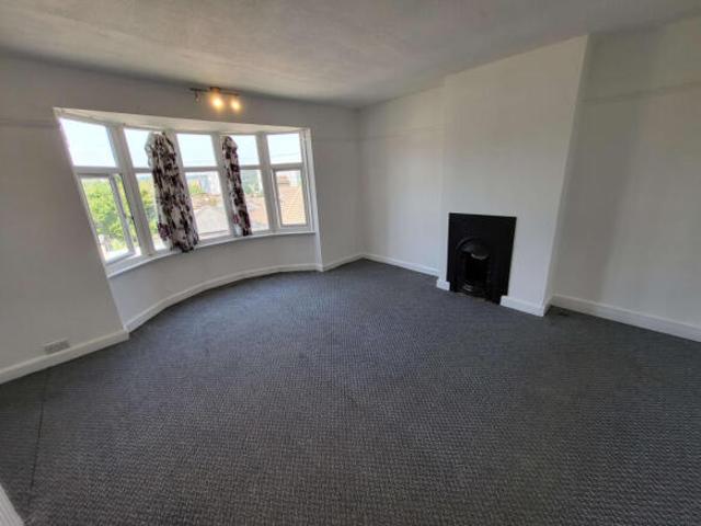 2 bedroom terraced house for sale in Baker Street Luton, LU1