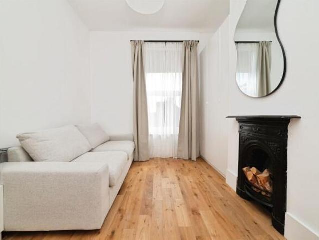 2 bedroom terraced house for sale in Beverley Road, Hessle, HU13