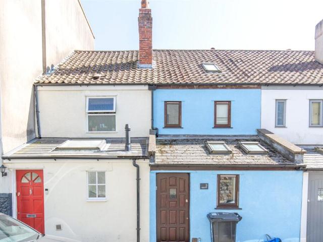 2 bedroom terraced house for sale in Belgrave Hill, Clifton, Bristol, BS8