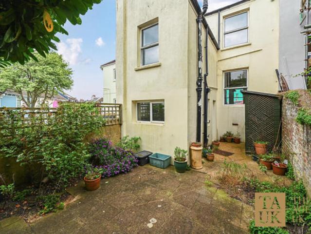 2 bedroom terraced house for sale in Bentham Road, Brighton, BN2