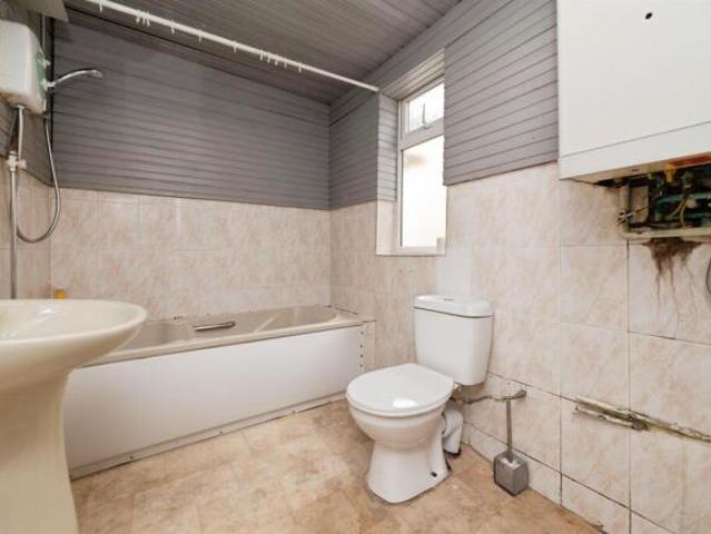 2 bedroom terraced house for sale in Berkshire Street, Hull, HU8