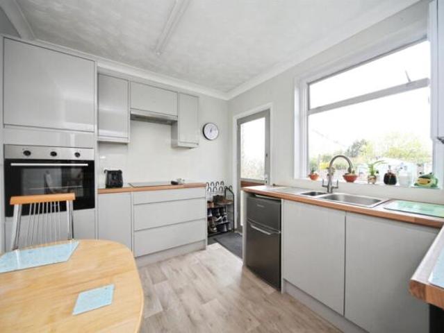 2 bedroom terraced house for sale in Blundell Road, Luton, LU3