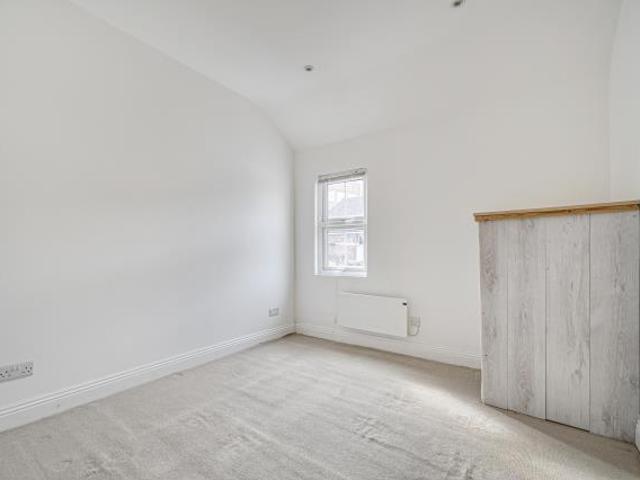 2 bedroom terraced house for sale in Blenheim Gardens, READING, RG1