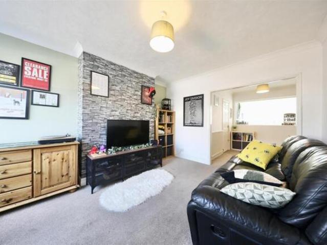 2 bedroom terraced house for sale in Brockenhurst Avenue, Cottingham, HU16