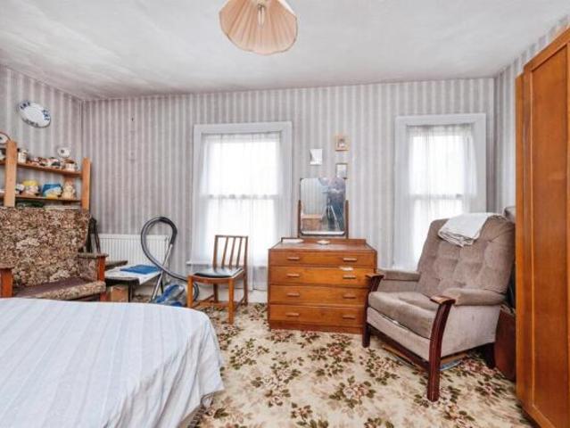 2 bedroom terraced house for sale in Broad Street, Newport Pagnell, MK16
