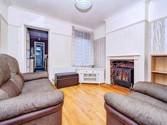 2 bedroom terraced house for sale in Butlin Road, Luton, Bedfordshire, LU1