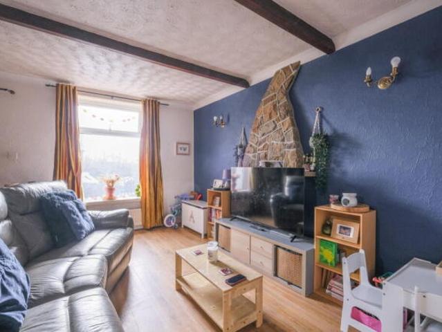 2 bedroom terraced house for sale in Burn Road, Birchencliffe, HD3