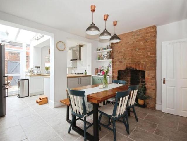 2 bedroom terraced house for sale in Gordon Street, Leamington Spa, CV31