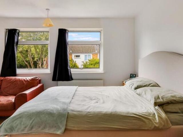 2 bedroom terraced house for sale in Gainsborough Close, Cambridge, CB4