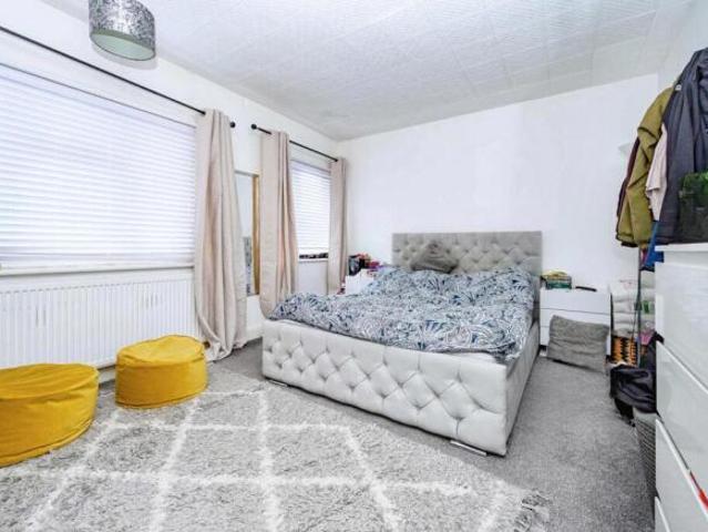 2 bedroom terraced house for sale in Gardenia Avenue, Luton, Bedfordshire, LU3