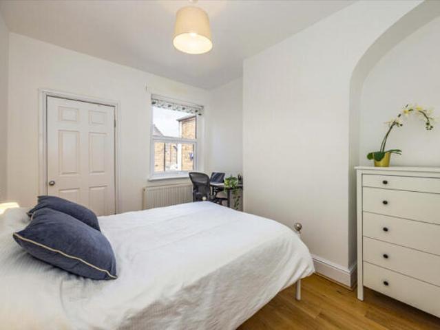 2 bedroom terraced house for sale in Glapton Road, Nottingham, NG2
