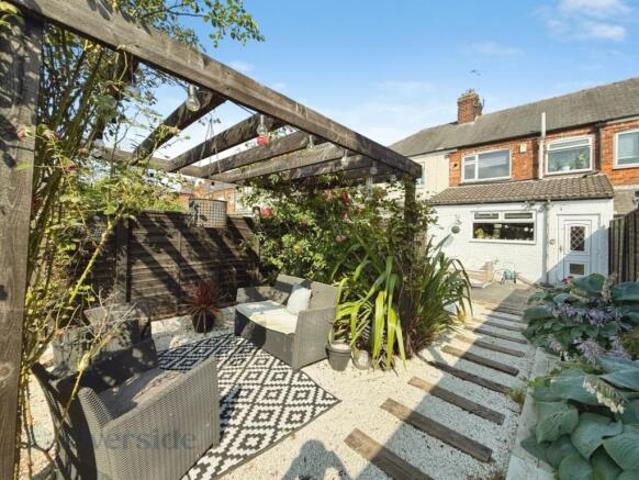 2 bedroom terraced house for sale in Graham Avenue, Hull, HU4