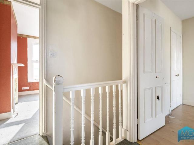 2 bedroom terraced house for sale in Green Road, London, N20