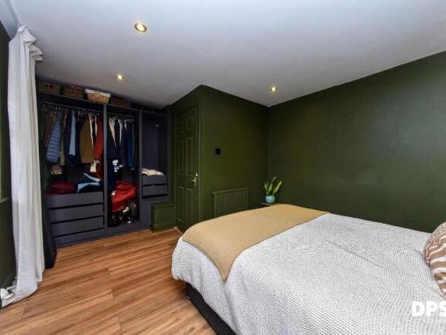 2 bedroom terraced house for sale in Greenfield Avenue, Gildersome, Leeds, LS27