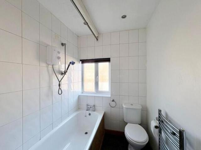 2 bedroom terraced house for sale in Grove Avenue, Doncaster, DN5