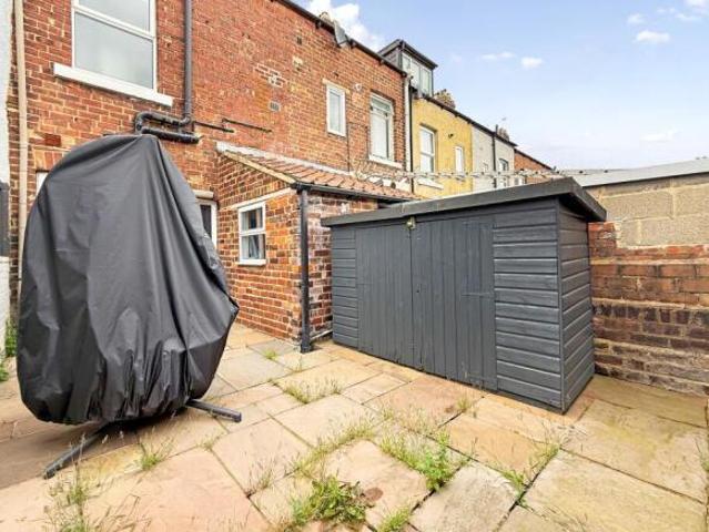 2 bedroom terraced house for sale in Grove Street, Harrogate, HG2