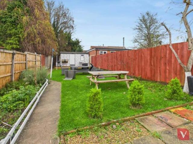 2 bedroom terraced house for sale in Dordans Road, Luton, LU4