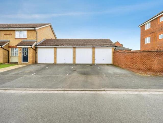 2 bedroom terraced house for sale in Dorsey Drive, Bedford, Bedfordshire, MK42