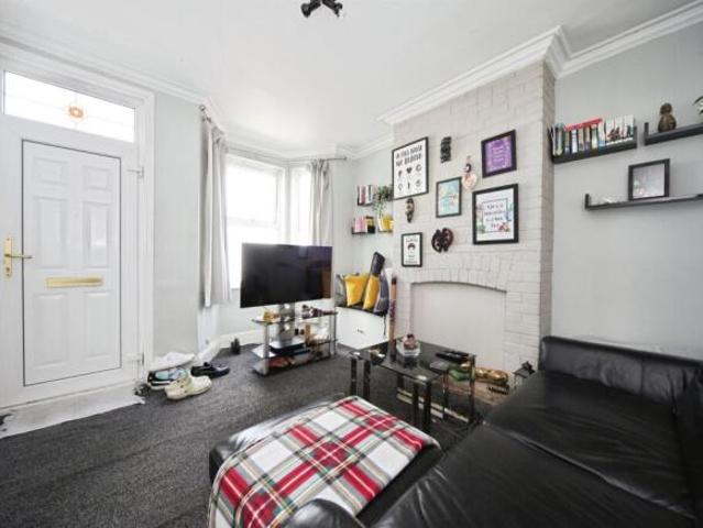 2 bedroom terraced house for sale in Dallow Road, Luton, LU1
