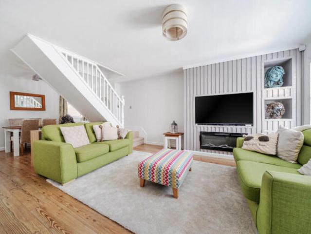 2 bedroom terraced house for sale in Devonshire Square, Bromley, BR2