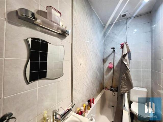 2 bedroom terraced house for sale in Diamond Street, Moldgreen, Huddersfield, West Yorkshire, HD5