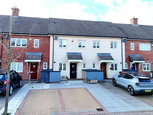 2 bedroom terraced house for sale in Edenbridge Road, Slough, SL2