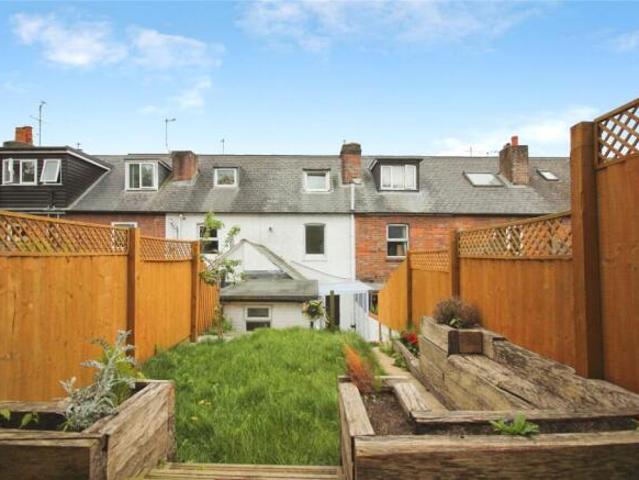 2 bedroom terraced house for sale in Elgar Road, Reading, RG2