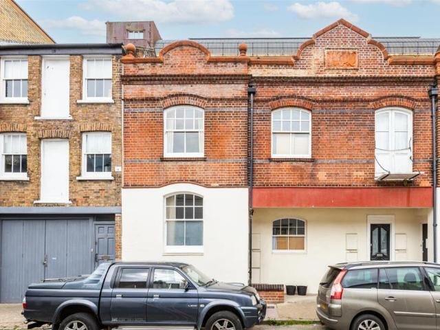 2 bedroom terraced house for sale in Foundry Street, Brighton, BN1