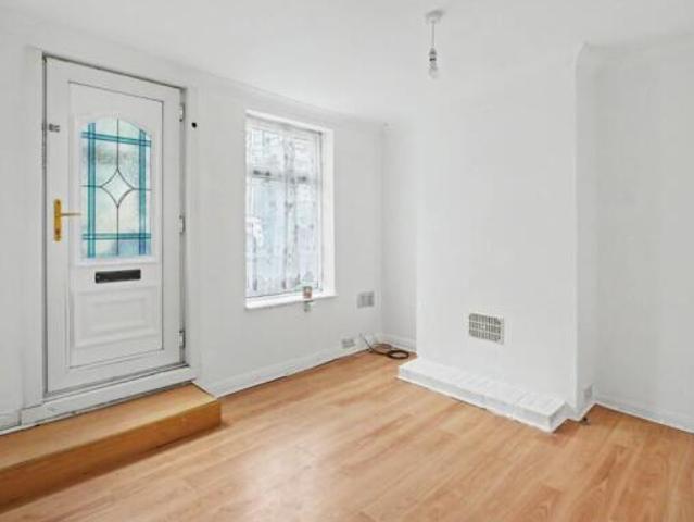 2 bedroom terraced house for sale in Fox Street, Gillingham, ME7
