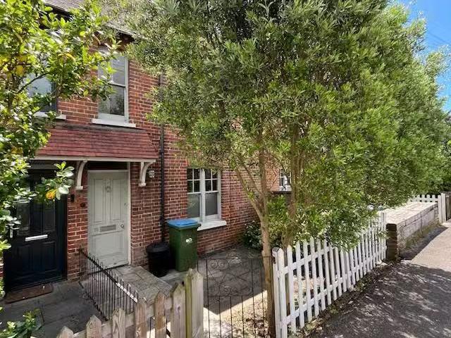 2 bedroom terraced house for sale in Ford Road, Arundel, BN18