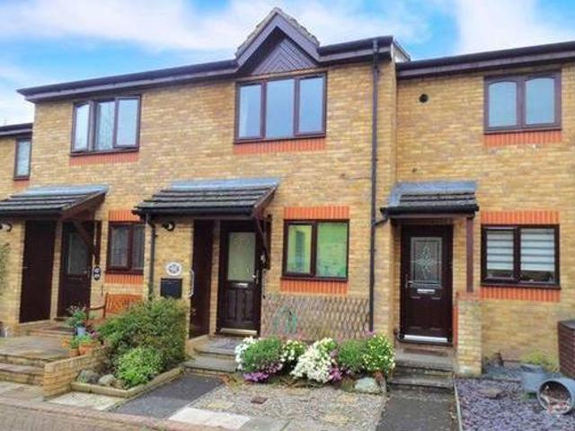 2 bedroom terraced house for sale in Fetcham KT22