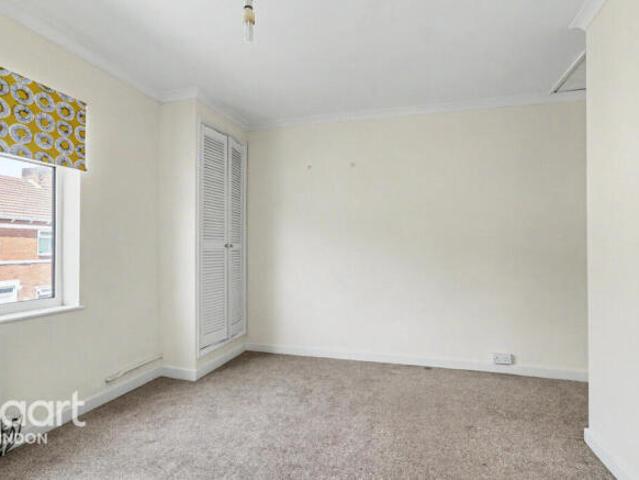 2 bedroom terraced house for sale in Ferndale Road, Swindon, SN2