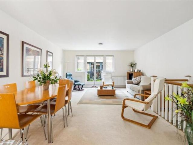 2 bedroom terraced house for sale in Kensington Gardens Square, London, W2